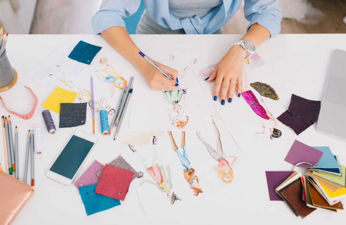 Moda Tasarımcısı Nedir, Nasıl Olunur, Ne İş Yapar?